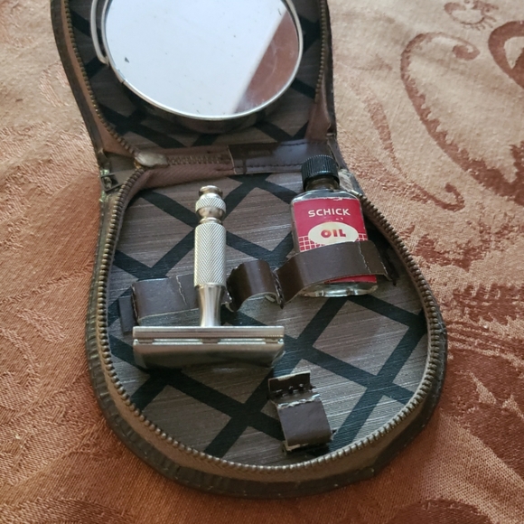 Schick | Accessories | Vintage Schick Gillette Shaving Kit Collectible ...